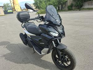 Black Aprilia SR 2022 in Klaipeda, with an engine capacity of 0.13 L and mileage of 8 thousand km for 4250 €, photo 5 on AUTOMOTO.COM.LV