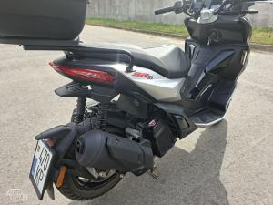 Black Aprilia SR 2022 in Klaipeda, with an engine capacity of 0.13 L and mileage of 8 thousand km for 4250 €, photo 13 on AUTOMOTO.COM.LV