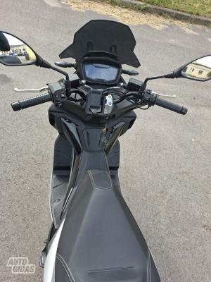 Black Aprilia SR 2022 in Klaipeda, with an engine capacity of 0.13 L and mileage of 8 thousand km for 4250 €, photo 17 on AUTOMOTO.COM.LV