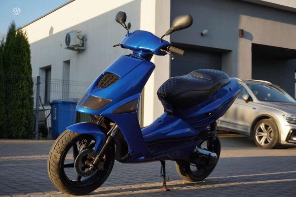 Blue Aprilia SR 1996 in Vilnius, with an engine capacity of 50.00 L and mileage of 11 thousand km for 1444 €, photo 2 on AUTOMOTO.COM.LV