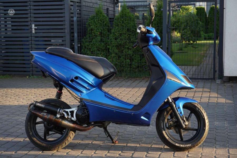 Blue Aprilia SR 1996 in Vilnius, with an engine capacity of 50.00 L and mileage of 11 thousand km for 1444 €, photo 5 on AUTOMOTO.COM.LV