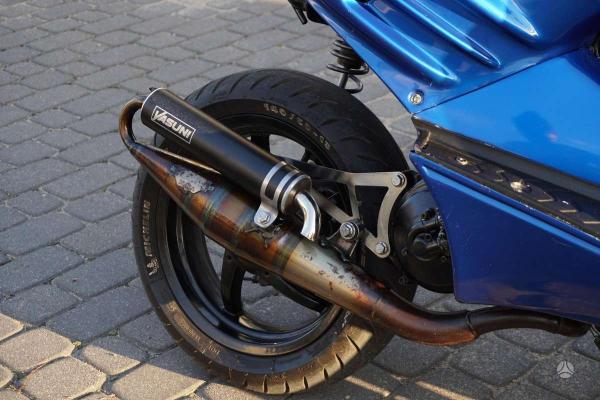 Blue Aprilia SR 1996 in Vilnius, with an engine capacity of 50.00 L and mileage of 11 thousand km for 1444 €, photo 6 on AUTOMOTO.COM.LV