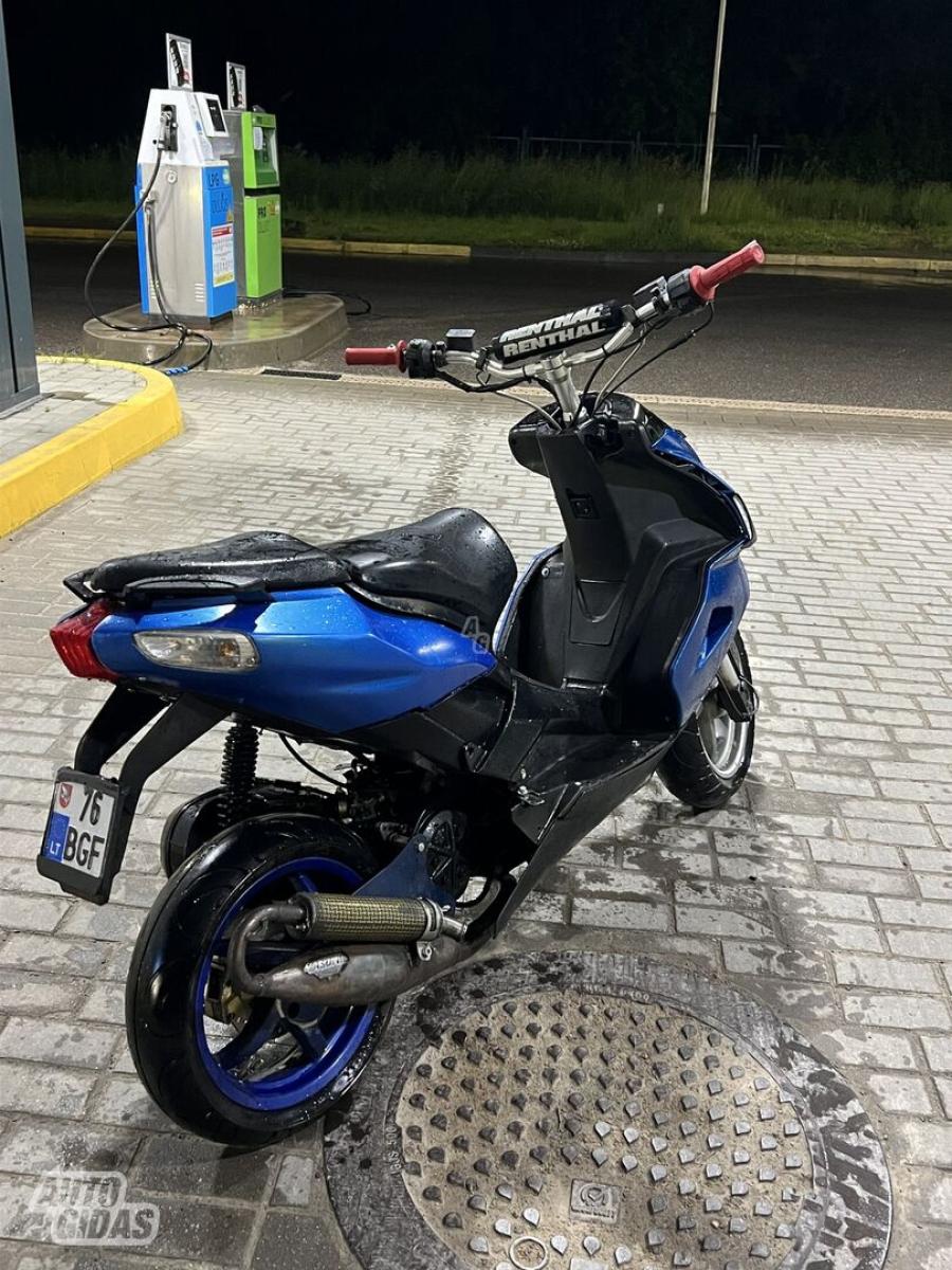 Blue Aprilia SR 2008 in Vilnius, with an engine capacity of 0.05 L and mileage of 18 thousand km for 1200 €, photo 5 on AUTOMOTO.COM.LV
