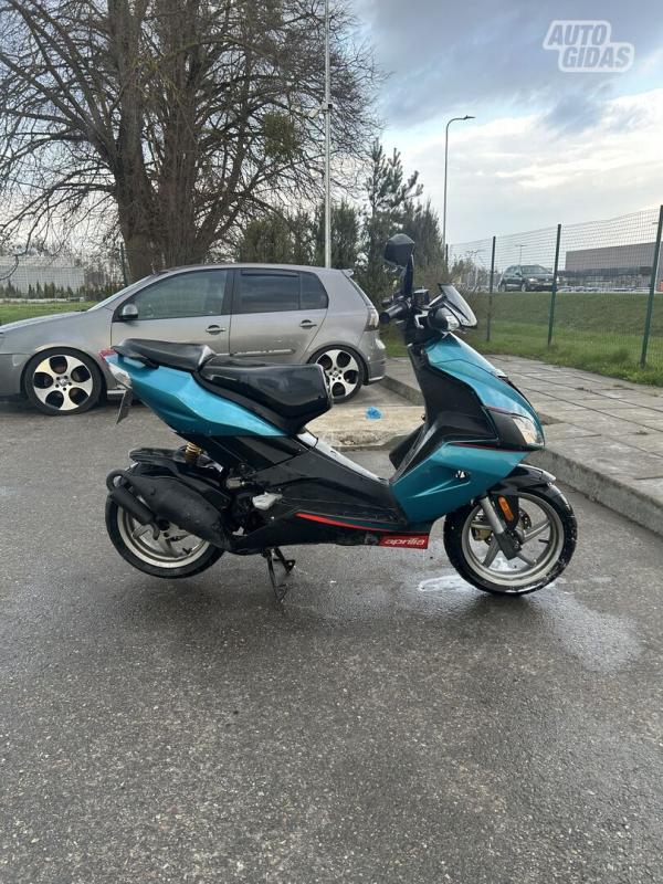 Zils Aprilia SR 2009 Kauņa, ar dzinēja tilpumu 0.05 L un nobraukumu 13 tūkst. km par 1050 €, foto 1 vietnē AUTOMOTO.COM.LV