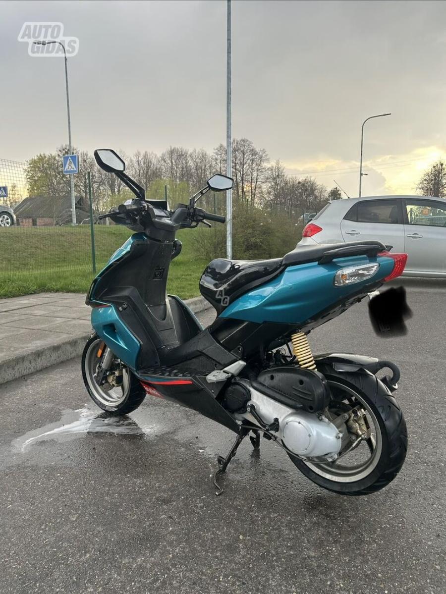 Zils Aprilia SR 2009 Kauņa, ar dzinēja tilpumu 0.05 L un nobraukumu 13 tūkst. km par 1050 €, foto 7 vietnē AUTOMOTO.COM.LV