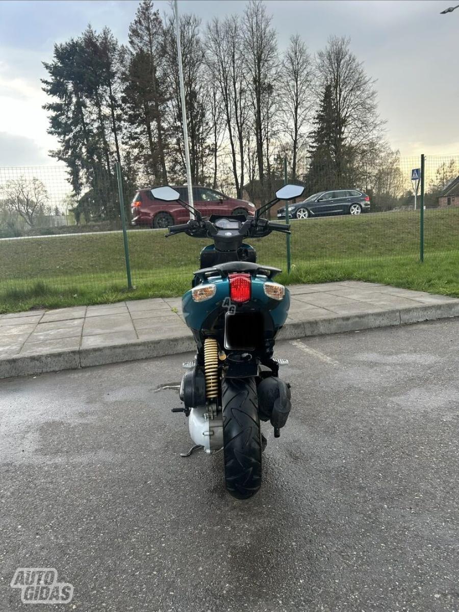 Zils Aprilia SR 2009 Kauņa, ar dzinēja tilpumu 0.05 L un nobraukumu 13 tūkst. km par 1050 €, foto 8 vietnē AUTOMOTO.COM.LV