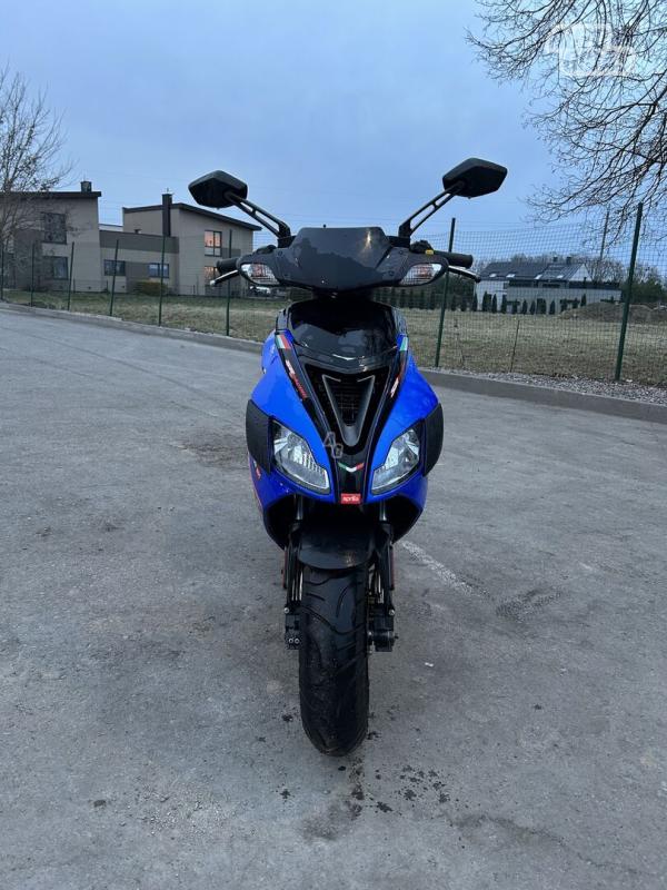 Zils Aprilia SR 2010 Kauņa, ar dzinēja tilpumu 0.05 L un nobraukumu 11 tūkst. km par 1350 €, foto 1 vietnē AUTOMOTO.COM.LV