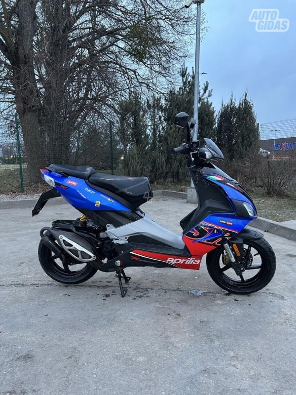 Zils Aprilia SR 2010 Kauņa, ar dzinēja tilpumu 0.05 L un nobraukumu 11 tūkst. km par 1350 €, foto 3 vietnē AUTOMOTO.COM.LV