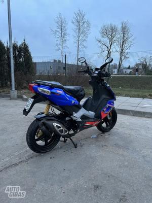 Blue Aprilia SR 2010 in Kaunas, with an engine capacity of 0.05 L and mileage of 11 thousand km for 1350 €, photo 4 on AUTOMOTO.COM.LV