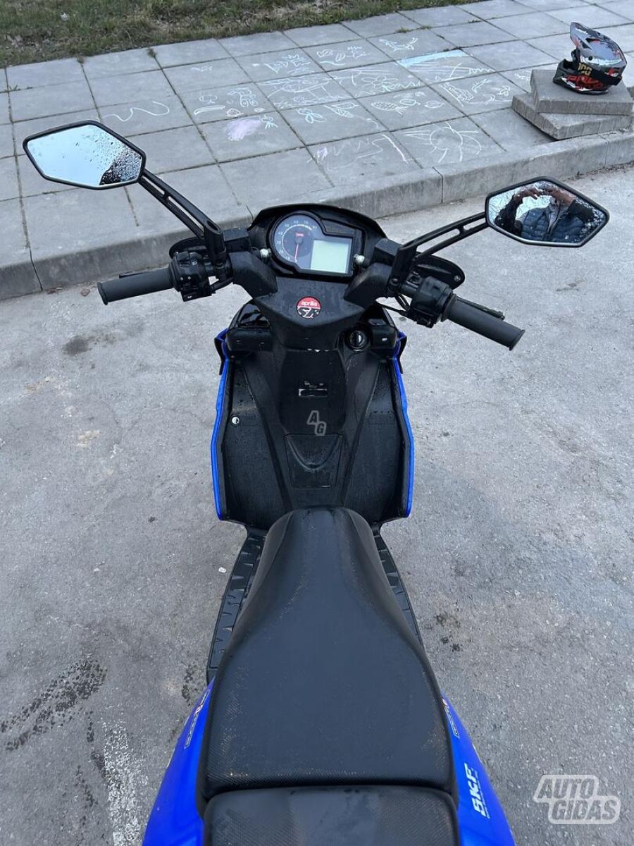 Blue Aprilia SR 2010 in Kaunas, with an engine capacity of 0.05 L and mileage of 11 thousand km for 1350 €, photo 9 on AUTOMOTO.COM.LV