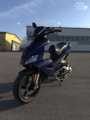 Blue Aprilia SR 2010 in Kaunas, with an engine capacity of 0.05 L and mileage of 18 thousand km for 1400 €, photo 3 on AUTOMOTO.COM.LV