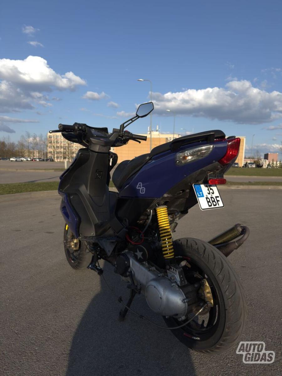 Blue Aprilia SR 2010 in Kaunas, with an engine capacity of 0.05 L and mileage of 18 thousand km for 1400 €, photo 4 on AUTOMOTO.COM.LV