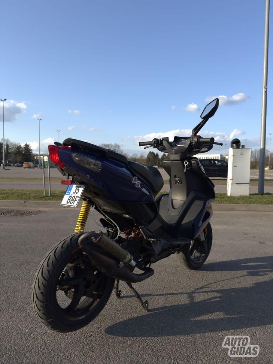 Blue Aprilia SR 2010 in Kaunas, with an engine capacity of 0.05 L and mileage of 18 thousand km for 1400 €, photo 5 on AUTOMOTO.COM.LV