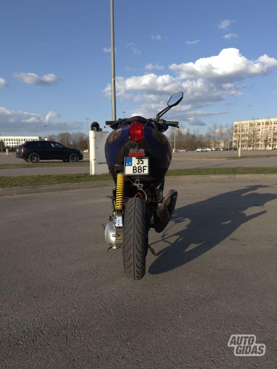 Blue Aprilia SR 2010 in Kaunas, with an engine capacity of 0.05 L and mileage of 18 thousand km for 1400 €, photo 6 on AUTOMOTO.COM.LV