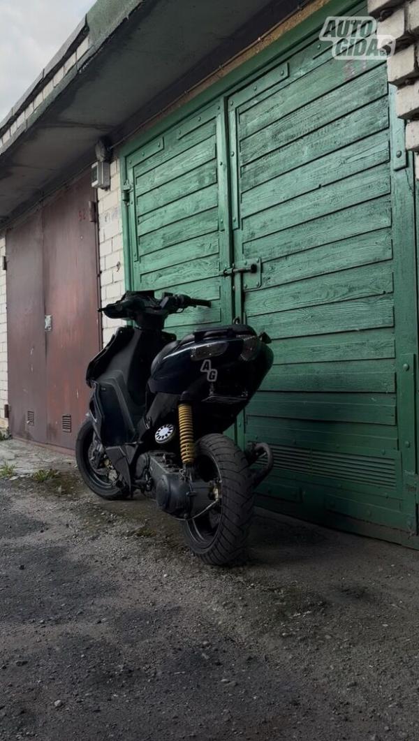 Zils Aprilia SR 2010 Kauņa, ar dzinēja tilpumu 0.00 L un nobraukumu 0 tūkst. km par 1300 €, foto 4 vietnē AUTOMOTO.COM.LV