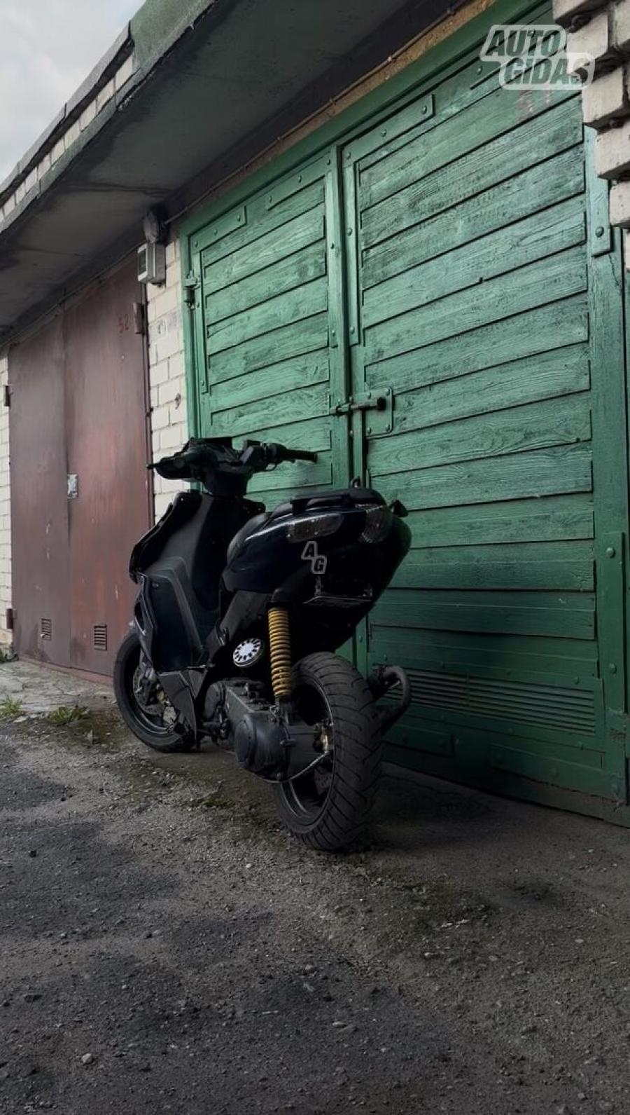 Zils Aprilia SR 2010 Kauņa, ar dzinēja tilpumu 0.00 L un nobraukumu 0 tūkst. km par 1300 €, foto 4 vietnē AUTOMOTO.COM.LV