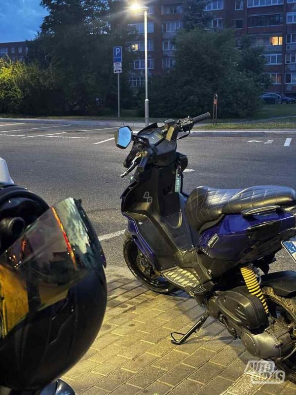 Blue Aprilia SR 2011 in Telschi, with an engine capacity of 0.07 L and mileage of 23 thousand km for 1400 €, photo 5 on AUTOMOTO.COM.LV
