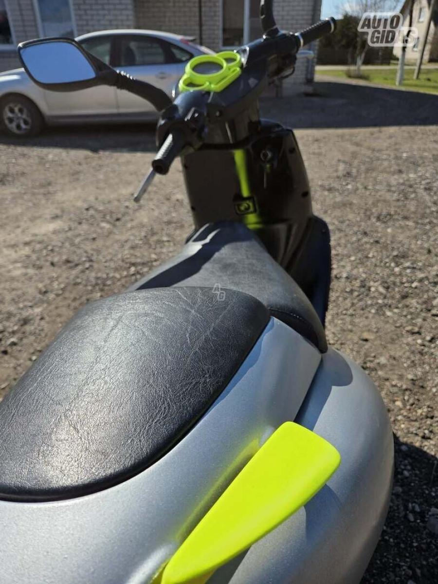 Grey Aprilia SR 2005 in Vilnius, with an engine capacity of 0.05 L and mileage of 10 thousand km for 900 €, photo 3 on AUTOMOTO.COM.LV