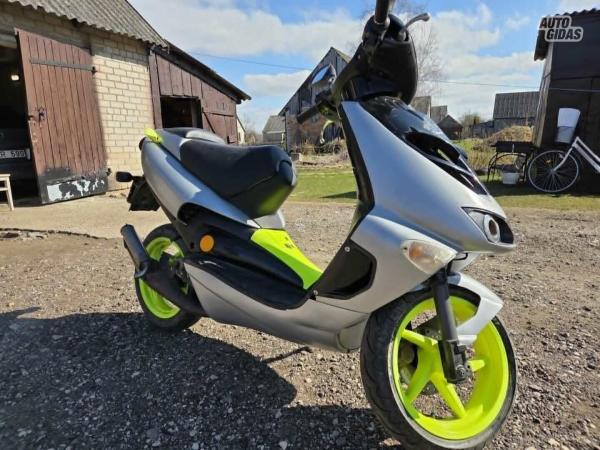 Pelēks Aprilia SR 2005 Viļņa, ar dzinēja tilpumu 0.05 L un nobraukumu 10 tūkst. km par 900 €, foto 8 vietnē AUTOMOTO.COM.LV