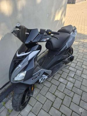Grey Aprilia SR 2007 in Varena, with an engine capacity of 49.00 L and mileage of 24 thousand km for 1250 €, photo 3 on AUTOMOTO.COM.LV