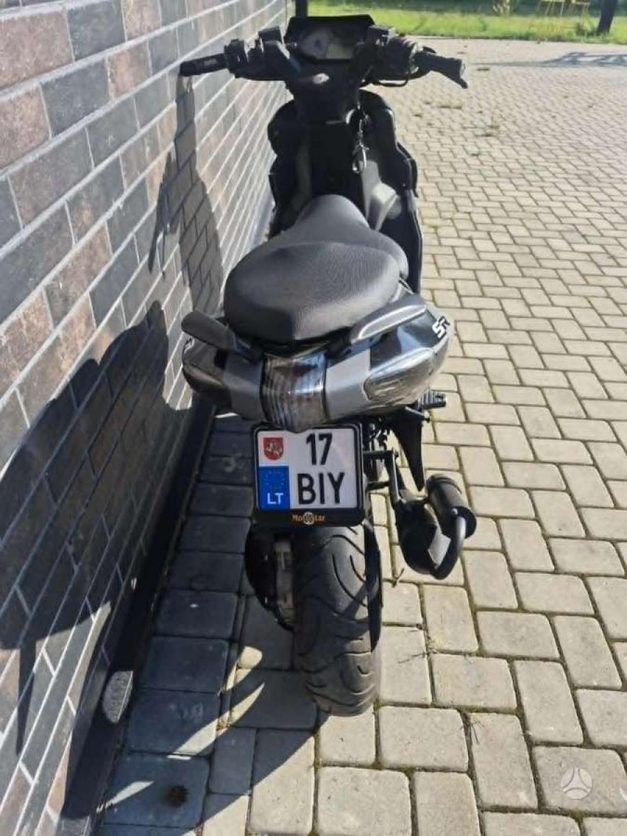 Grey Aprilia SR 2007 in Varena, with an engine capacity of 49.00 L and mileage of 24 thousand km for 1250 €, photo 5 on AUTOMOTO.COM.LV