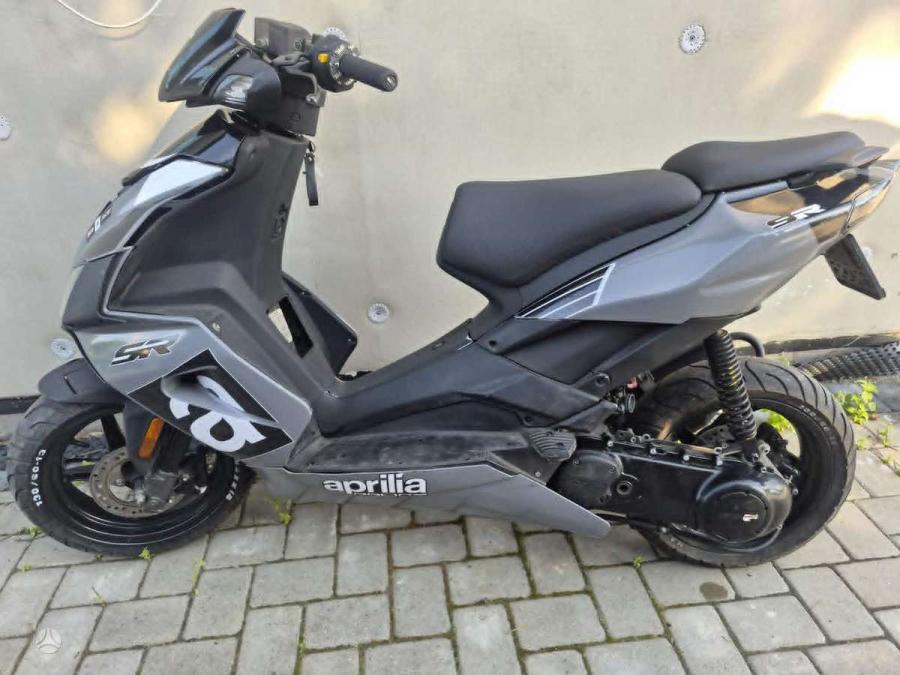 Grey Aprilia SR 2007 in Varena, with an engine capacity of 49.00 L and mileage of 24 thousand km for 1250 €, photo 6 on AUTOMOTO.COM.LV