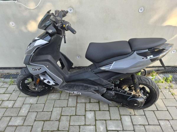 Grey Aprilia SR 2007 in Varena, with an engine capacity of 49.00 L and mileage of 24 thousand km for 1250 €, photo 7 on AUTOMOTO.COM.LV