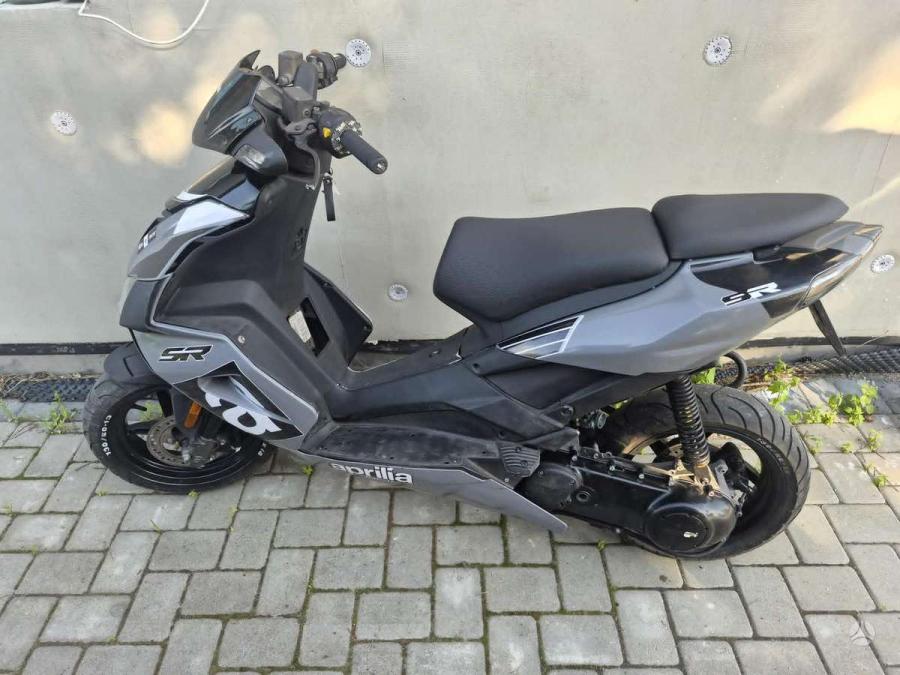 Grey Aprilia SR 2007 in Varena, with an engine capacity of 49.00 L and mileage of 24 thousand km for 1250 €, photo 8 on AUTOMOTO.COM.LV