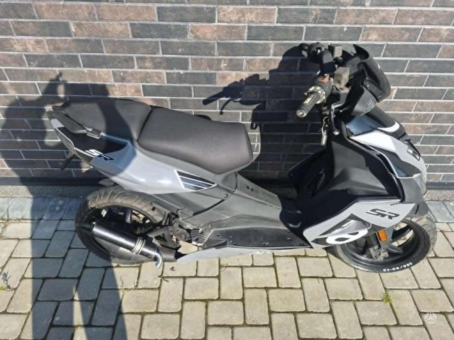 Grey Aprilia SR 2007 in Varena, with an engine capacity of 49.00 L and mileage of 24 thousand km for 1250 €, photo 11 on AUTOMOTO.COM.LV