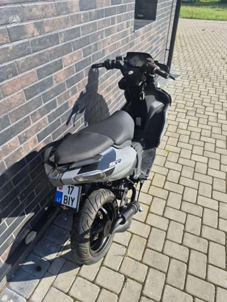 Grey Aprilia SR 2007 in Varena, with an engine capacity of 49.00 L and mileage of 24 thousand km for 1250 €, photo 14 on AUTOMOTO.COM.LV