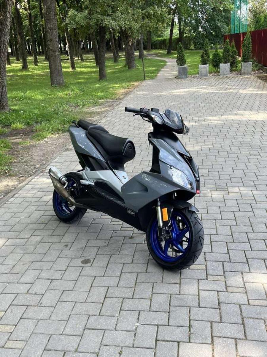 Pelēks Aprilia SR 2007 Kėdainiai, ar dzinēja tilpumu 49.00 L un nobraukumu 33 tūkst. km par 1300 €, foto 1 vietnē AUTOMOTO.COM.LV