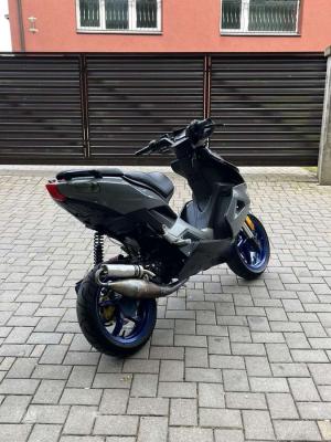 Pelēks Aprilia SR 2007 Kėdainiai, ar dzinēja tilpumu 49.00 L un nobraukumu 33 tūkst. km par 1300 €, foto 4 vietnē AUTOMOTO.COM.LV