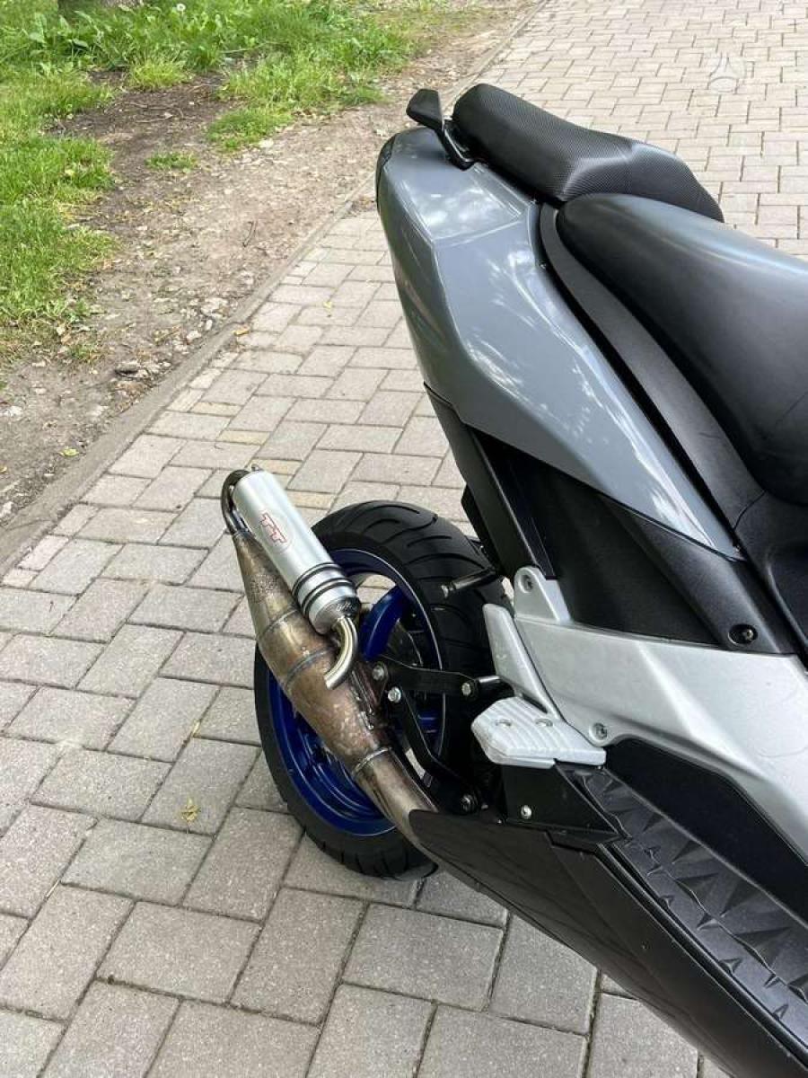 Pelēks Aprilia SR 2007 Kėdainiai, ar dzinēja tilpumu 49.00 L un nobraukumu 33 tūkst. km par 1300 €, foto 6 vietnē AUTOMOTO.COM.LV