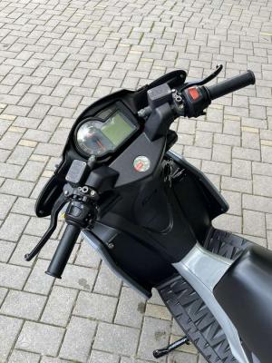 Pelēks Aprilia SR 2007 Kėdainiai, ar dzinēja tilpumu 49.00 L un nobraukumu 33 tūkst. km par 1300 €, foto 8 vietnē AUTOMOTO.COM.LV