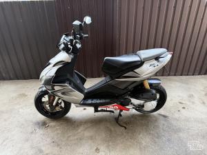 Pelēks Aprilia SR 2008 Kauņa, ar dzinēja tilpumu 0.05 L un nobraukumu 8 tūkst. km par 1650 €, foto 2 vietnē AUTOMOTO.COM.LV