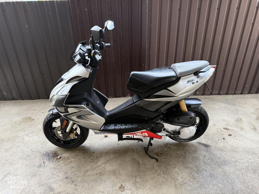 Pelēks Aprilia SR 2008 Kauņa, ar dzinēja tilpumu 0.05 L un nobraukumu 8 tūkst. km par 1650 €, foto 4 vietnē AUTOMOTO.COM.LV