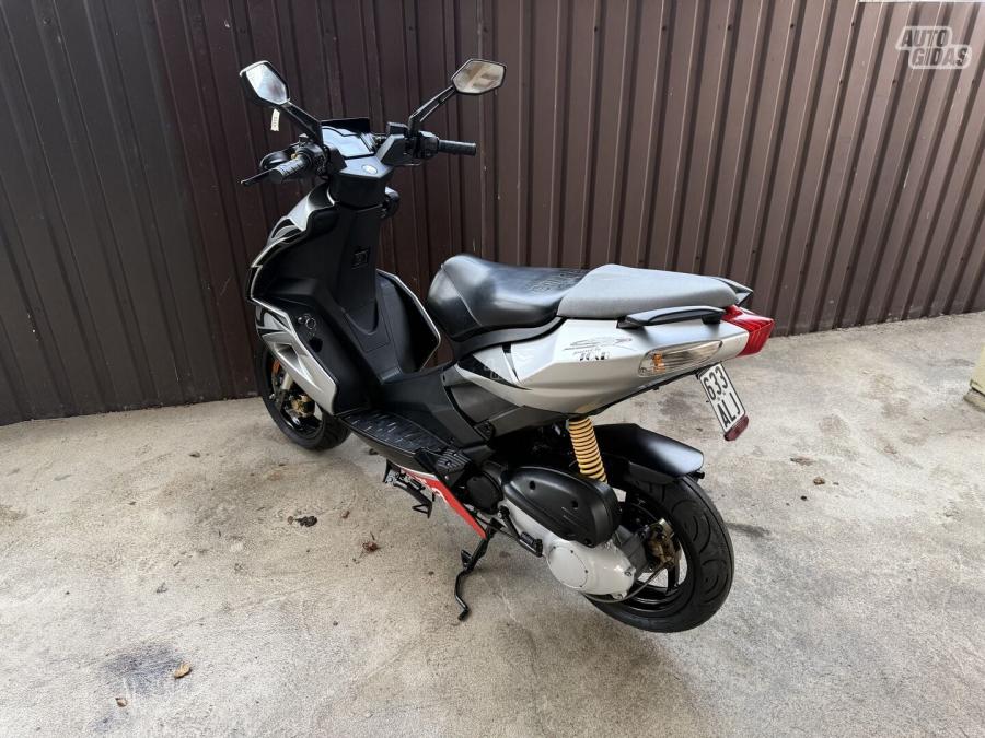 Pelēks Aprilia SR 2008 Kauņa, ar dzinēja tilpumu 0.05 L un nobraukumu 8 tūkst. km par 1650 €, foto 6 vietnē AUTOMOTO.COM.LV