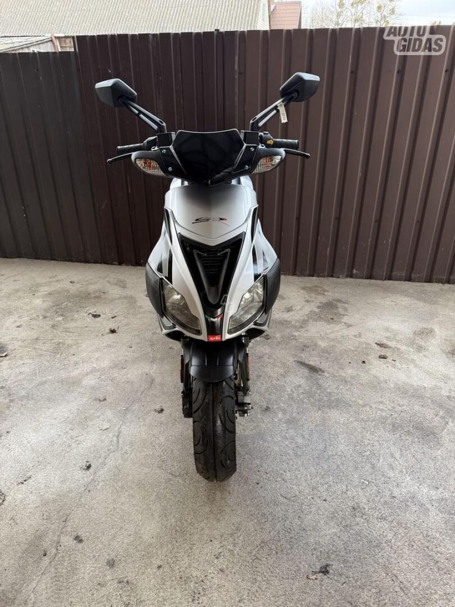 Pelēks Aprilia SR 2008 Kauņa, ar dzinēja tilpumu 0.05 L un nobraukumu 8 tūkst. km par 1650 €, foto 7 vietnē AUTOMOTO.COM.LV