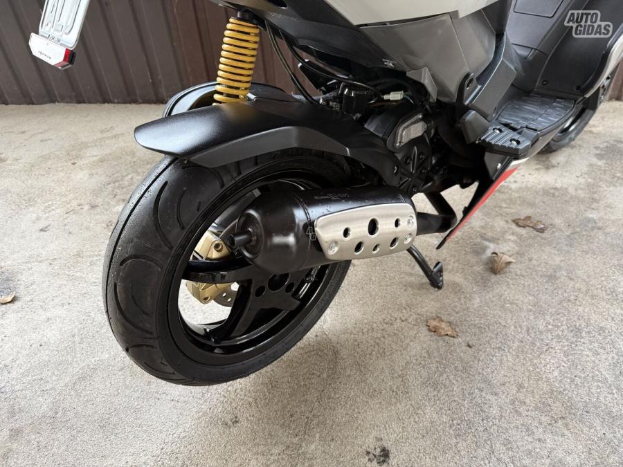 Pelēks Aprilia SR 2008 Kauņa, ar dzinēja tilpumu 0.05 L un nobraukumu 8 tūkst. km par 1650 €, foto 10 vietnē AUTOMOTO.COM.LV