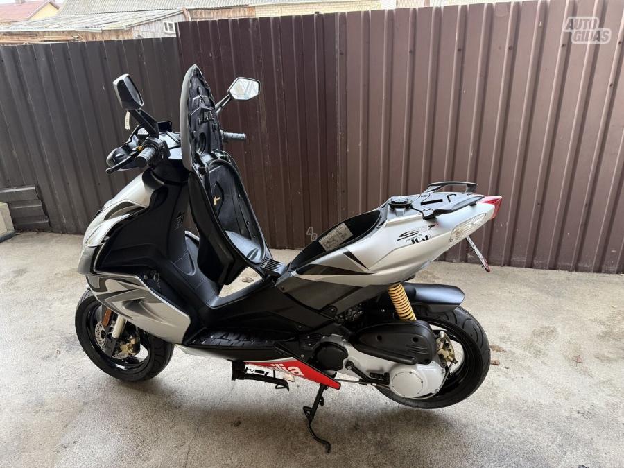 Pelēks Aprilia SR 2008 Kauņa, ar dzinēja tilpumu 0.05 L un nobraukumu 8 tūkst. km par 1650 €, foto 12 vietnē AUTOMOTO.COM.LV
