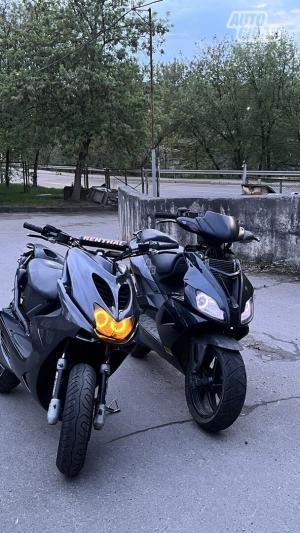 Pelēks Aprilia SR 2010 Viļņa, ar dzinēja tilpumu 0.00 L un nobraukumu 10 tūkst. km par 1800 €, foto 5 vietnē AUTOMOTO.COM.LV