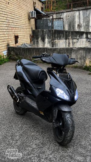 Pelēks Aprilia SR 2010 Viļņa, ar dzinēja tilpumu 0.00 L un nobraukumu 10 tūkst. km par 1800 €, foto 6 vietnē AUTOMOTO.COM.LV