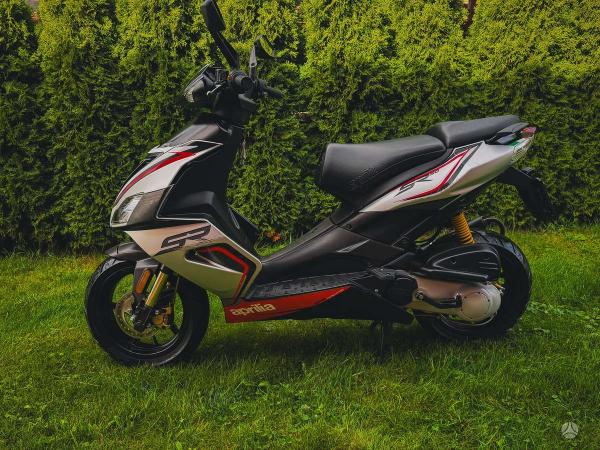 Grey Aprilia SR 2017 in Klaipeda, with an engine capacity of 49.00 L and mileage of 14 thousand km for 1549 €, photo 6 on AUTOMOTO.COM.LV