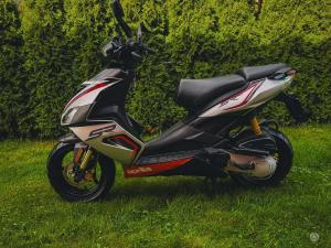 Grey Aprilia SR 2017 in Klaipeda, with an engine capacity of 49.00 L and mileage of 14 thousand km for 1549 €, photo 6 on AUTOMOTO.COM.LV