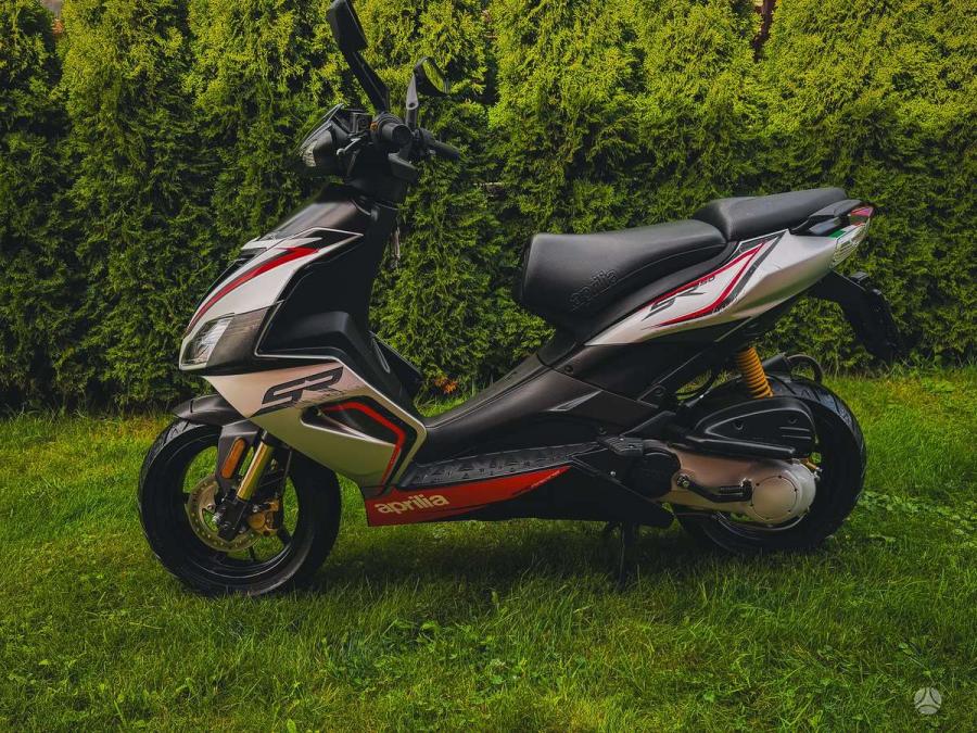 Grey Aprilia SR 2017 in Klaipeda, with an engine capacity of 49.00 L and mileage of 14 thousand km for 1549 €, photo 6 on AUTOMOTO.COM.LV