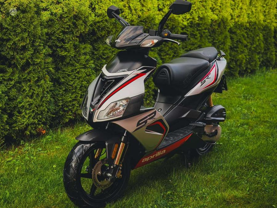 Grey Aprilia SR 2017 in Klaipeda, with an engine capacity of 49.00 L and mileage of 14 thousand km for 1549 €, photo 7 on AUTOMOTO.COM.LV