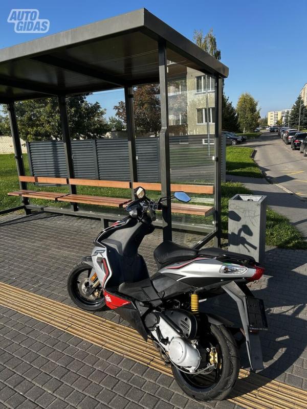Pelēks Aprilia SR 2017 Panevēža, ar dzinēja tilpumu 0.05 L un nobraukumu 10 tūkst. km par 1700 €, foto 5 vietnē AUTOMOTO.COM.LV