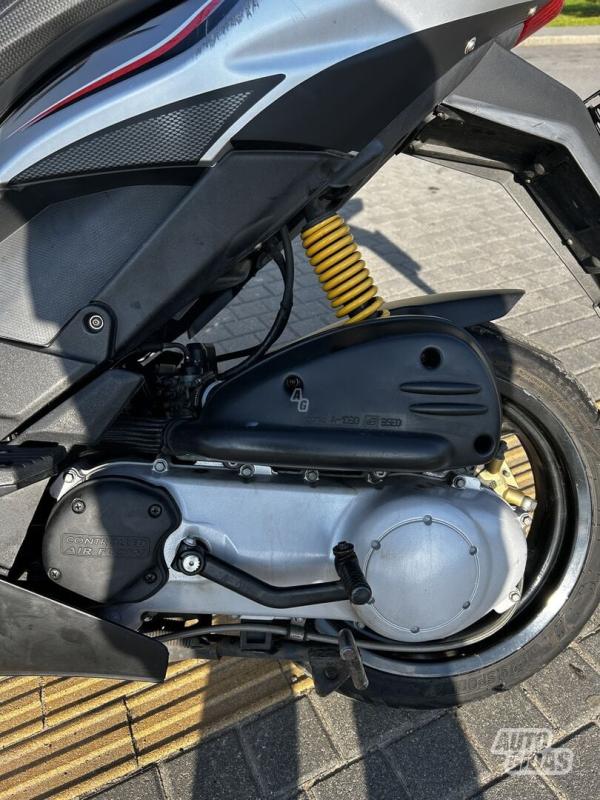 Pelēks Aprilia SR 2017 Panevēža, ar dzinēja tilpumu 0.05 L un nobraukumu 10 tūkst. km par 1700 €, foto 9 vietnē AUTOMOTO.COM.LV
