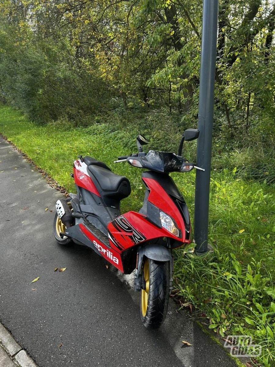 Pelēks Aprilia SR 2017 Panevēža, ar dzinēja tilpumu 0.05 L un nobraukumu 10 tūkst. km par 1700 €, foto 12 vietnē AUTOMOTO.COM.LV
