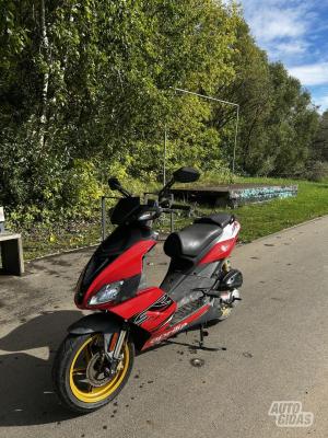 Pelēks Aprilia SR 2017 Panevēža, ar dzinēja tilpumu 0.05 L un nobraukumu 10 tūkst. km par 1700 €, foto 14 vietnē AUTOMOTO.COM.LV
